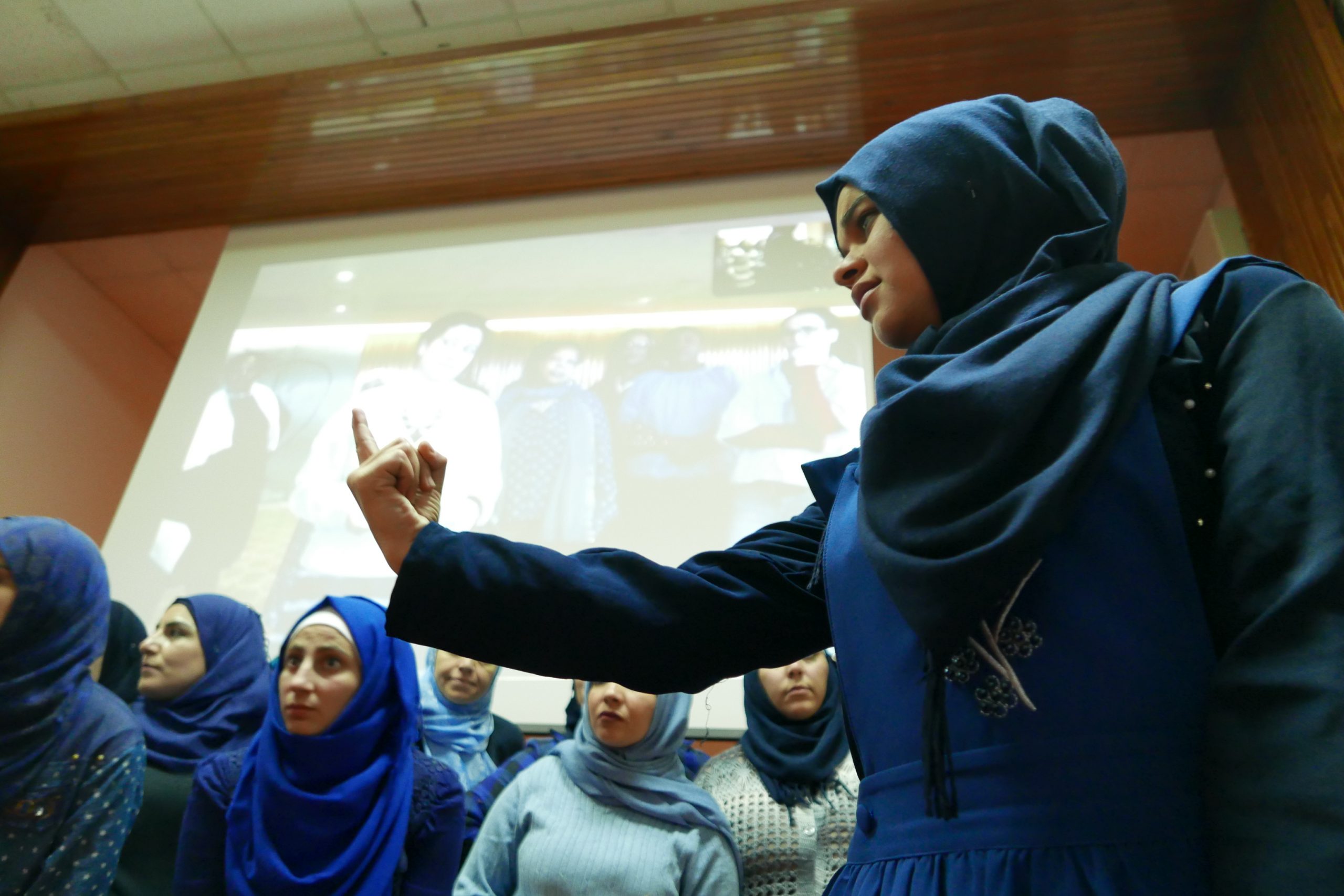 Staging Sisterhood (in progress) – Seenaryo